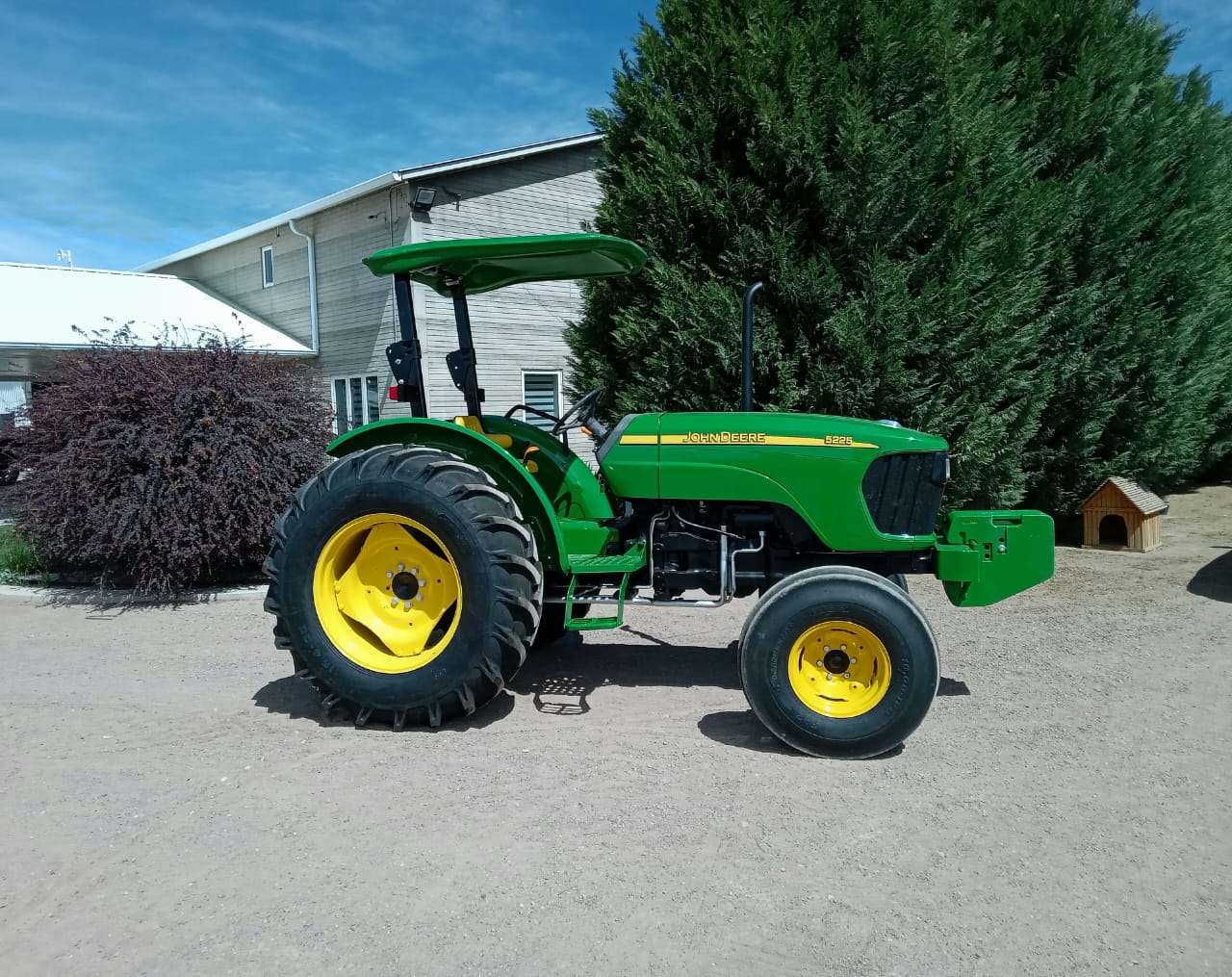 John Deere 5225 – AHL Tractores